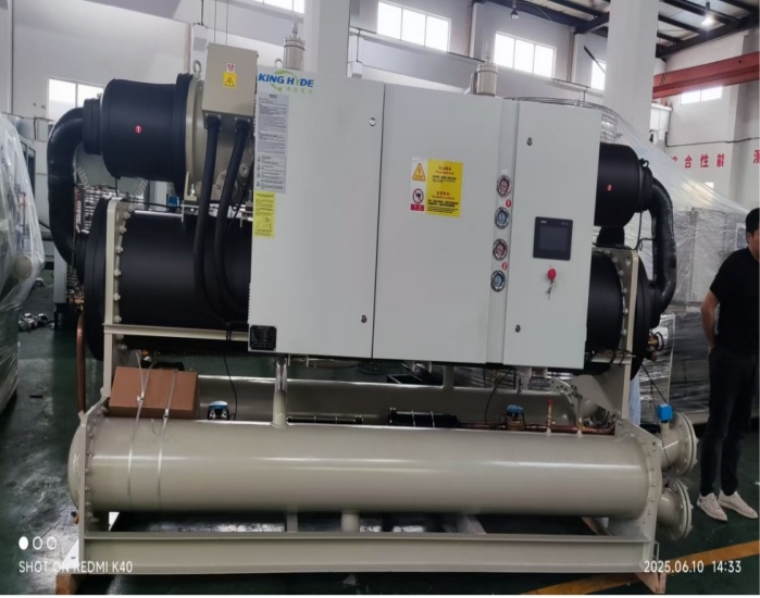 Water cooled screw chiller (two compressors)
